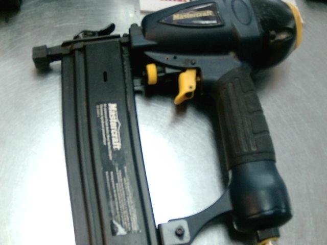 CLOUEUSE PNEUMATIQUE (GUN A CLOU) / BLEU - Groupe Banco