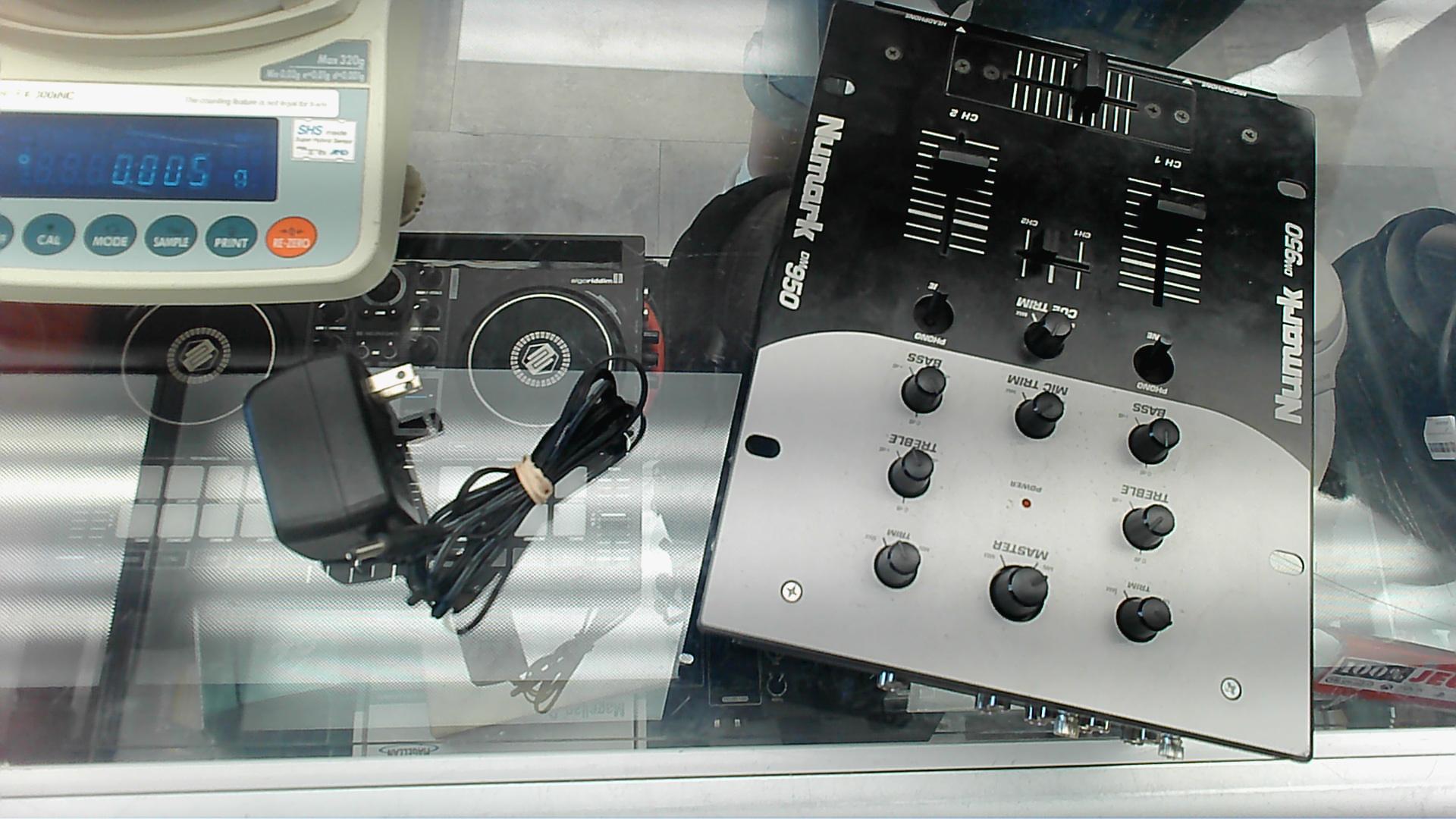 CONSOLE DE MIXAGE NUMARK - Groupe Banco